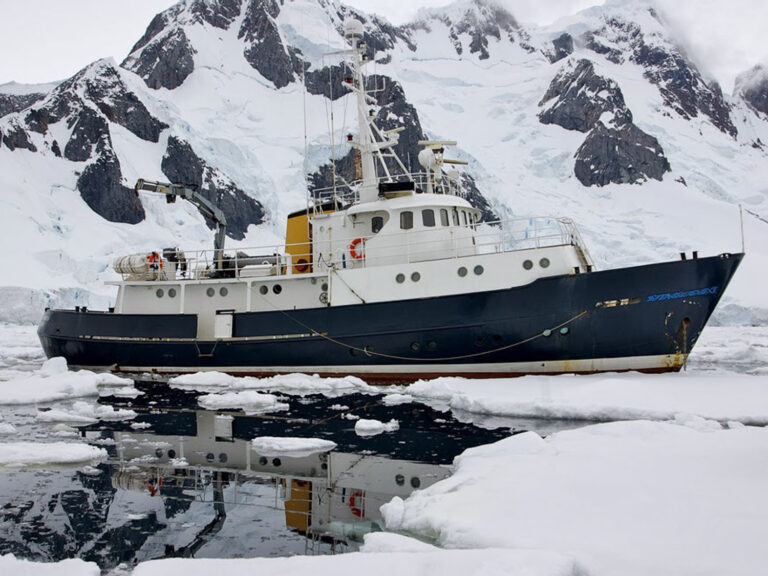 Ships - Antarctica | Polar Tracks Expeditions